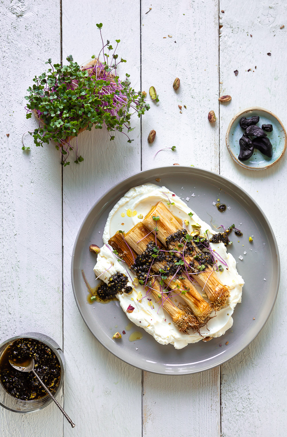 Paahdettu purjo ja mustavalkosipulivinegretti - Haarukkavatkain